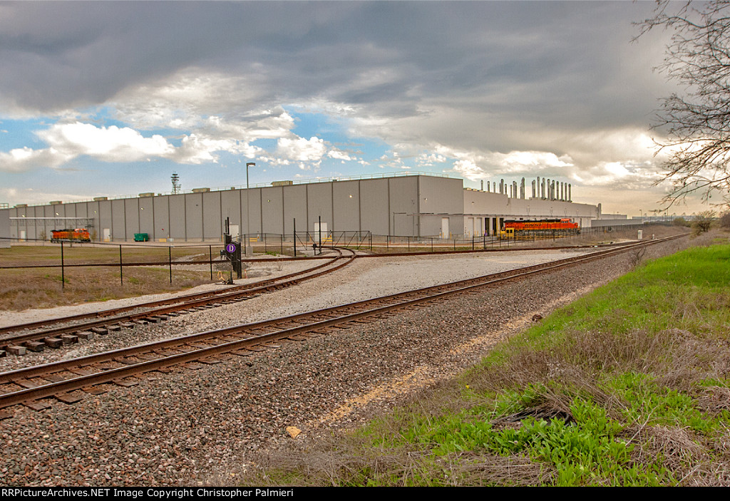 BNSF 8338 at GE Texas